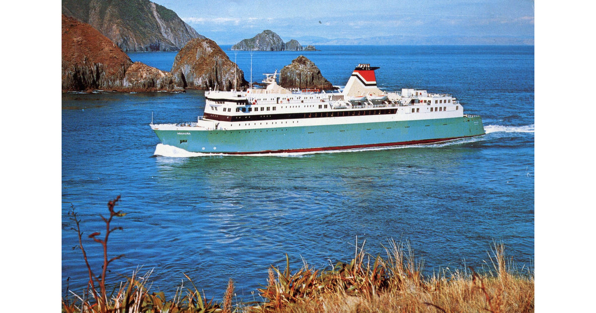 Ship / Photography - Historical | MAD on New Zealand